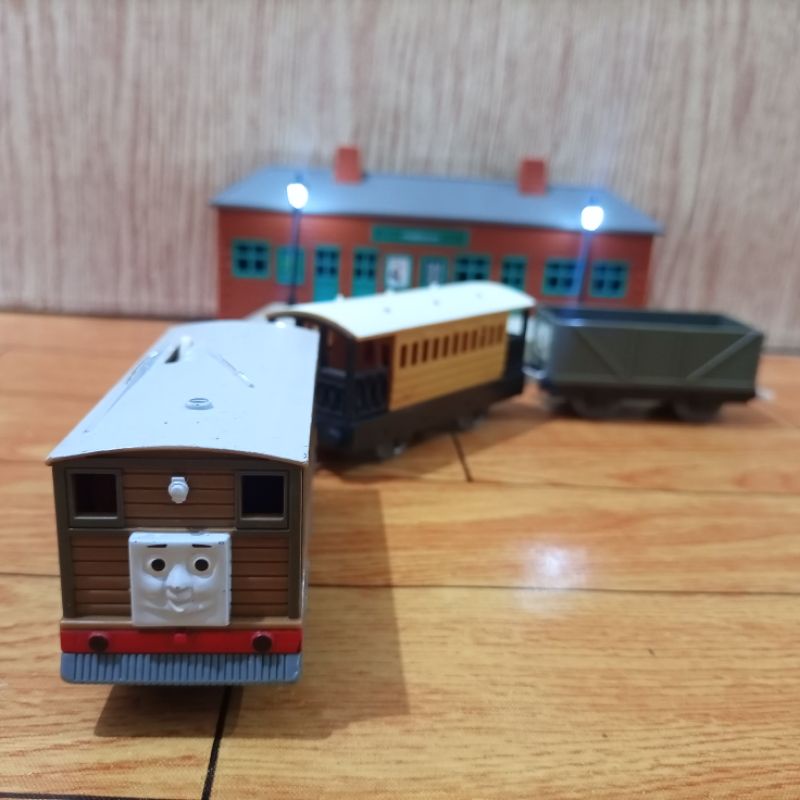 Jual Trackmaster Thomas & Friends - Toby (Plarail Compatible) Indonesia ...