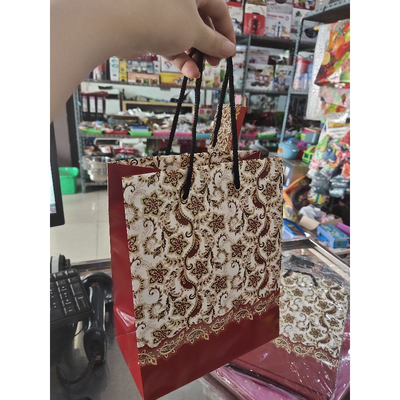 Jual tas kado batik + kartu ucapan kecil / paper bag /tas kertas kado ...