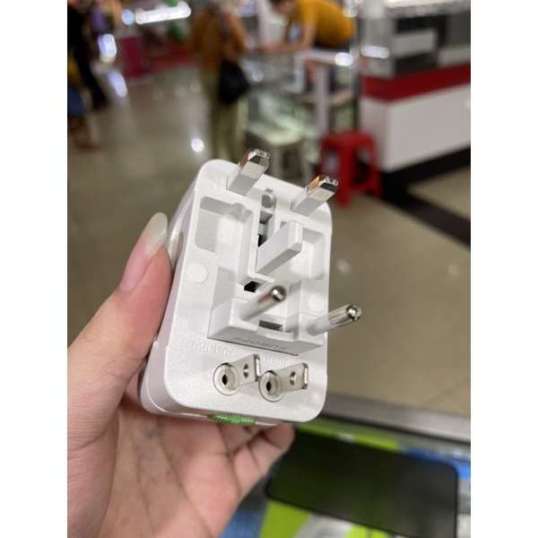 Jual TRAVEL UNIVERSAL ADAPTOR BUAT LUAR NEGRI EUROPA USA JAPAN THAILAND ...