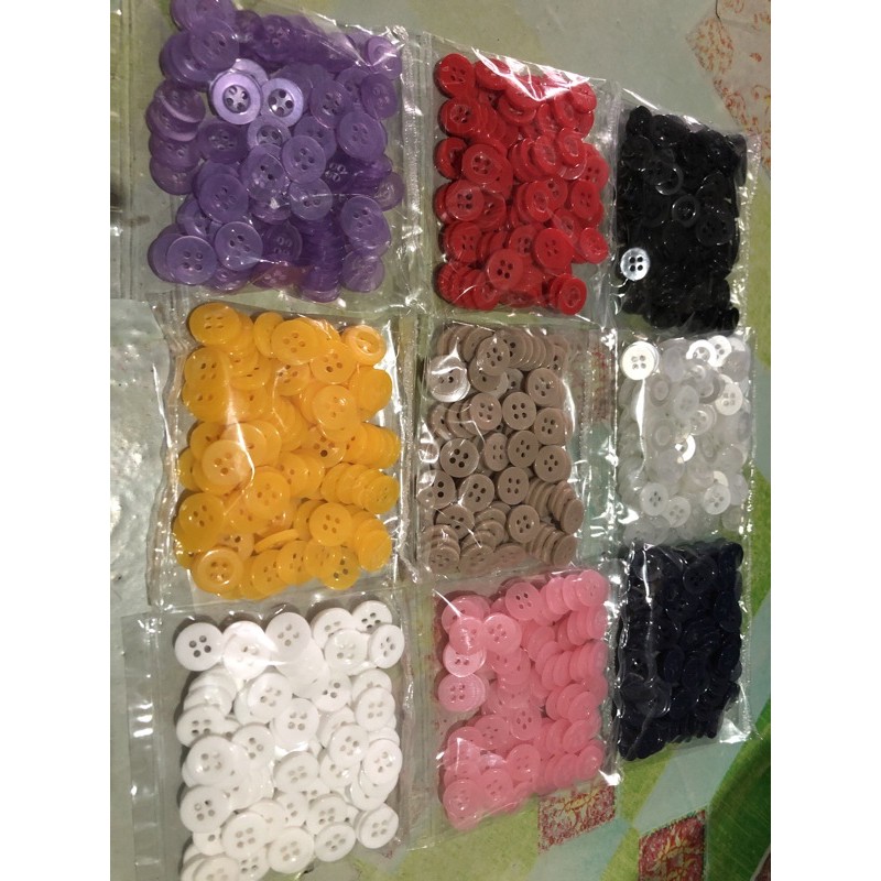 Jual Kancing baju 1,1 CM/18 L ( Etalase 1 ) | kancing plastik | kancing ...