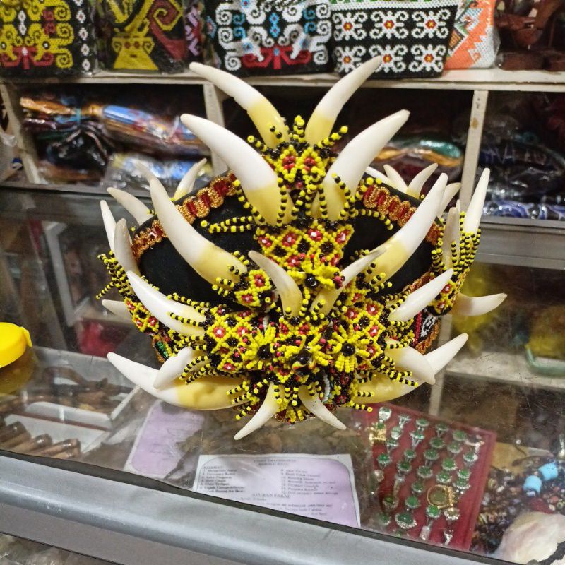 Jual topi/mahkota/hiasan kepala adat dayak kenyah kalimantan | Shopee ...