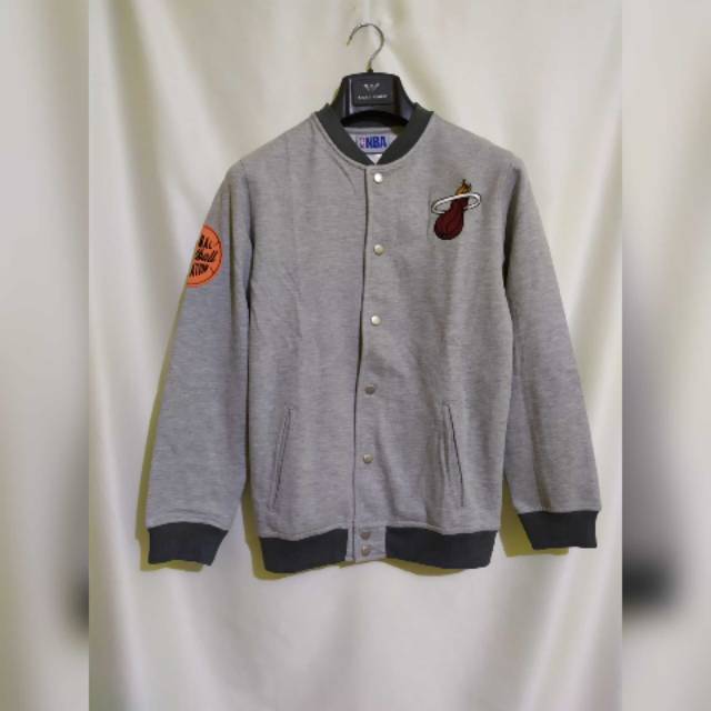 Jaket basket varsity NBA original | Shopee Indonesia