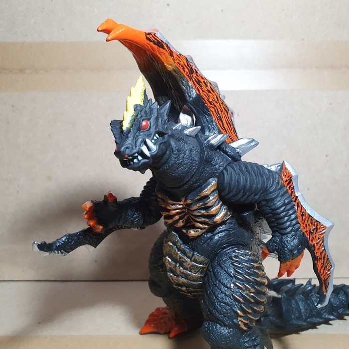 Jual Figur Monster Tsurugi Demaga Kaiju musuh ultraman. action figure ...