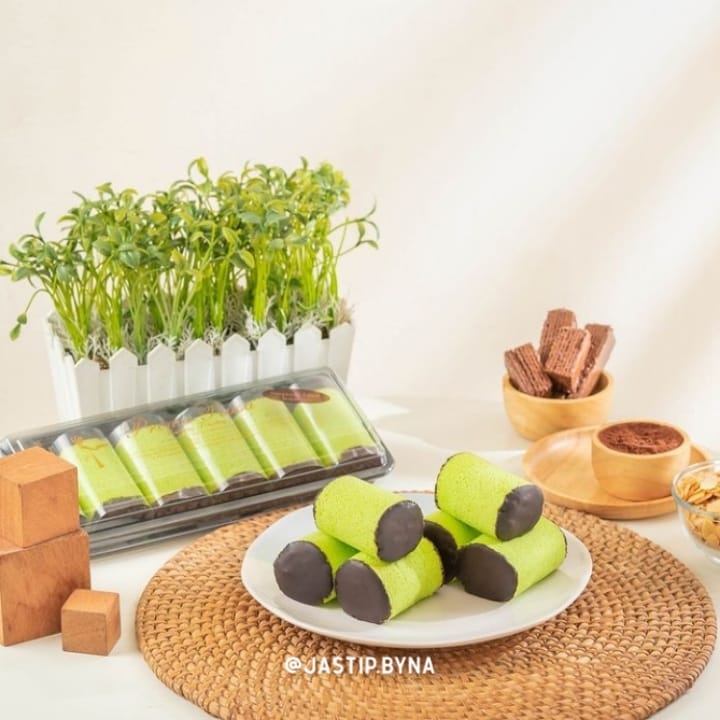 Jual BANANA ROLL PANDAN PRIMA RASA | CAKE KUE PISANG OLEH-OLEH MAKANAN ...