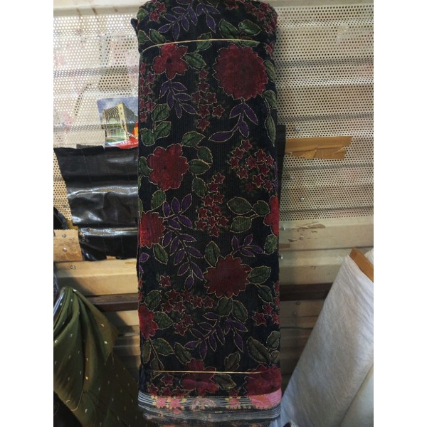 Jual KAIN BAHAN BLUDRU BELUDRU MOTIF BUNGA MAWAR | Shopee Indonesia