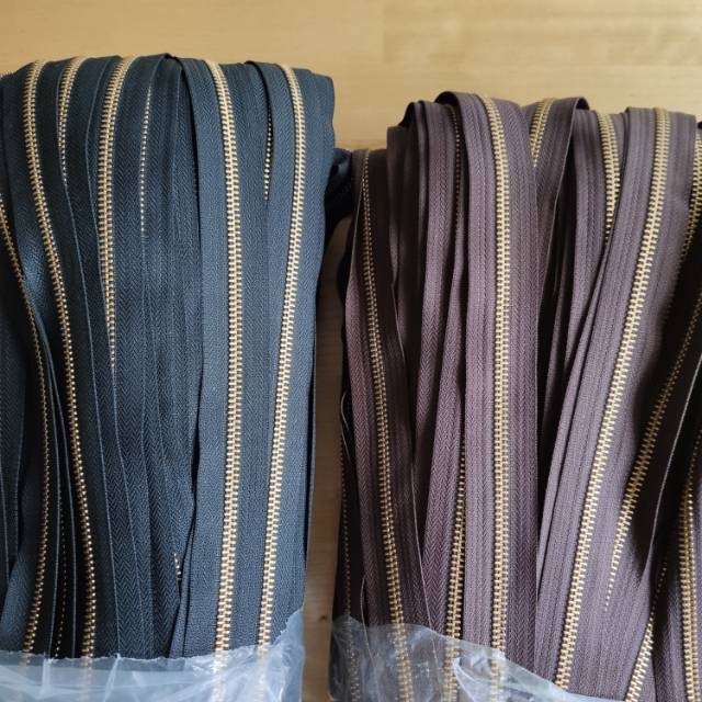 Jual YKK zipper ritsleting besi no 5 satu arah gold - meteran | Shopee ...