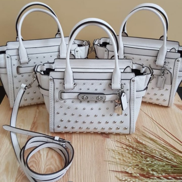 Jual Coach Swagger 21 ombre rivets (Chalk) | Shopee Indonesia