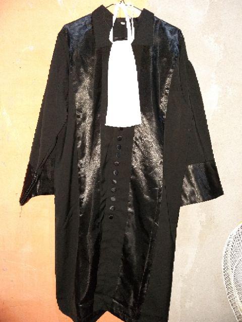 Toga Advokat Pengacara dan Jaksa Bahan Jet Black Pin PERADI Stiker ...