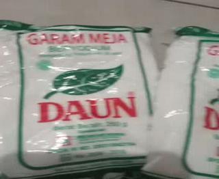 Jual Garam Bumbu Dapur Kebutuhan memasak Merek Meja Daun Beryodium 250 ...