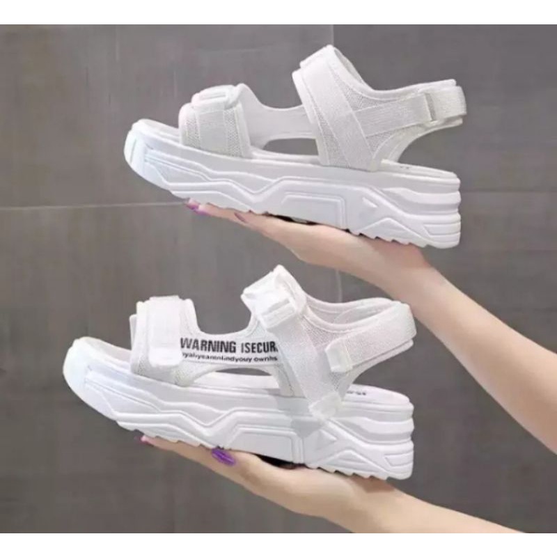 Jual Sandal Gunung Wanita warning hitam-putih Korean style | Shopee ...