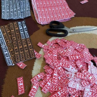 Jual bed nama sekolah / papan nama satuan /bed bordir nama dada / bed ...