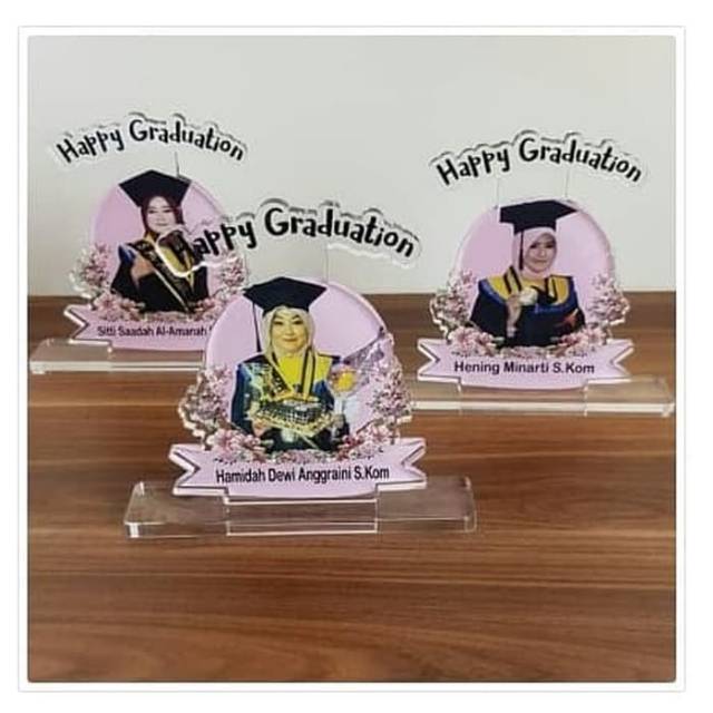 Jual Standee custom, plakat akrilik, trophy akrilik, plakat wisuda ...