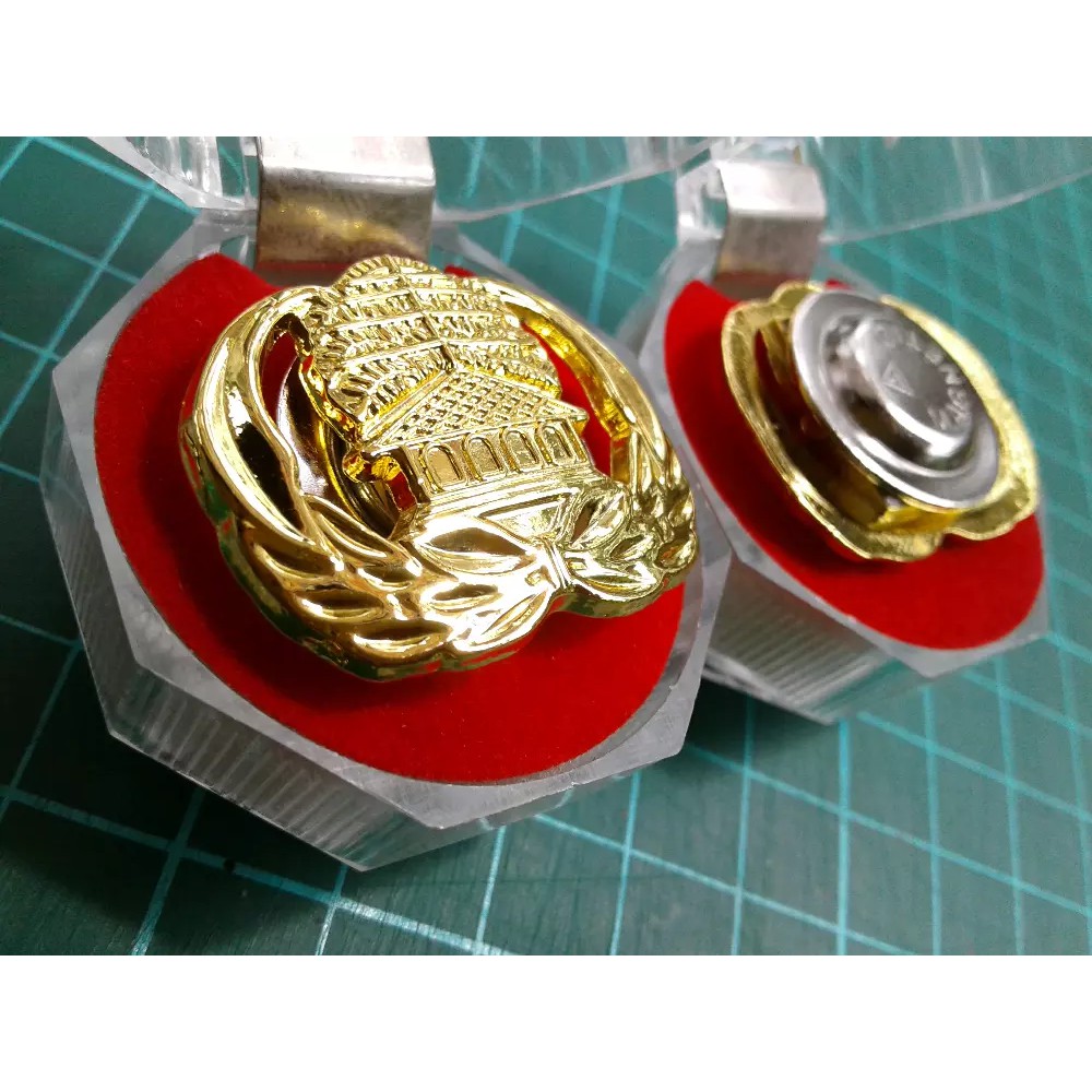 Jual Pin Korpri Kuningan Tebal Magnet Set Box Mewah | Shopee Indonesia