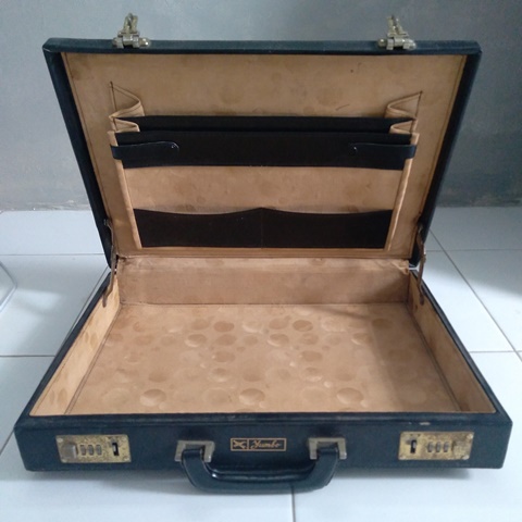 Jual koper vintage antik jadul merk Yumbo / Jumbo kondisi cukup bagus ...