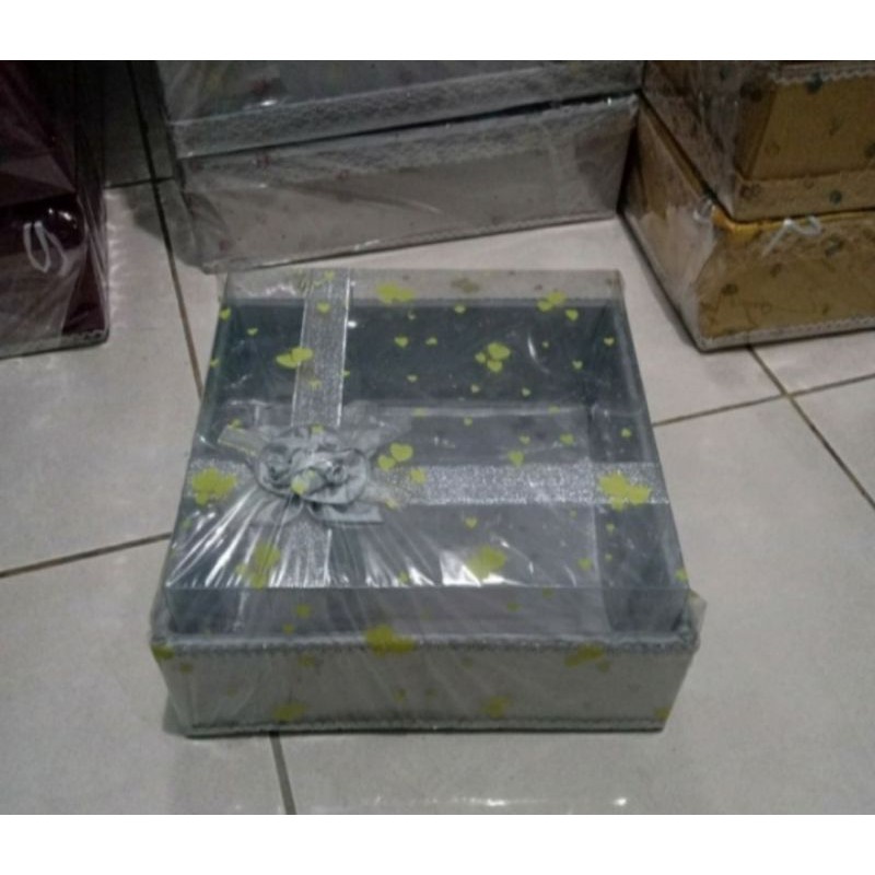 Jual Box Hantaran Seserahan Tempat Kue 25x25 cm Warna Silver | Shopee ...