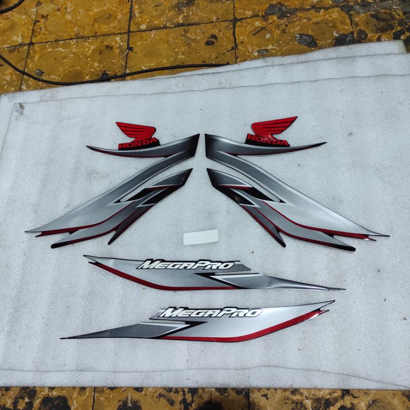 Jual stiker stripping striping decal graphic Honda Megapro mega pro ...