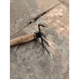 Jual Cangkrang garukan sampah besar besi 13 gagang kayu biasa Indonesia ...