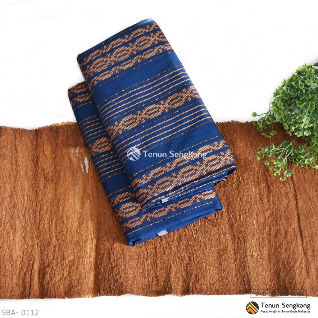 Jual Sarung Bugis Sutra Makassar Tenun Asli Navy - Athirah by Tenun ...