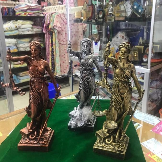 Jual Patung dewi keadilan hukum ukuran 30cm | Shopee Indonesia