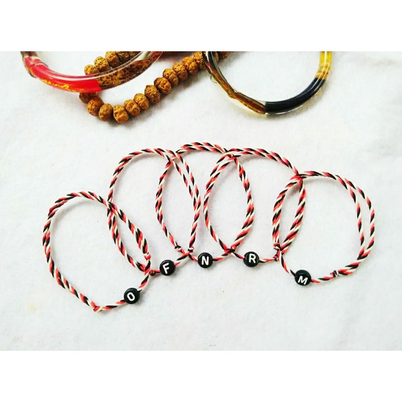 Jual Gelang Inisial Huruf Tali Tridatu / Tridatu Inisial | Shopee Indonesia