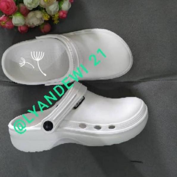 Jual [KODE PRODUK LWGIP4049] Sandal baim putih /sandal ruang operasi ...