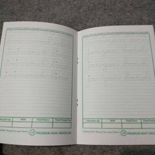 Jual Latihan Menulis Huruf Elok / Latin / Tegak Bersambung Indonesia ...