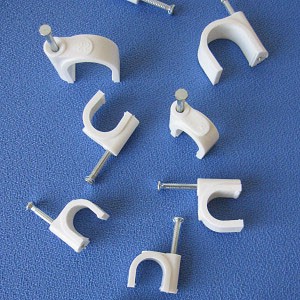 Jual KLEM KABEL PAKU ASLI BETON TEMPEL KABLE KE TEMBOK CABLE CLIP 1 PAK ...