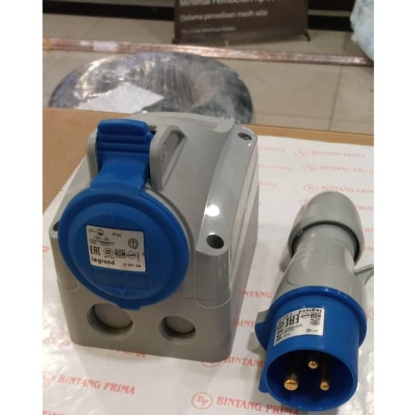 Jual Socket Surface Mounting + Plug 3P / 3 Pin 32A IP44 220V merk Legrand | Shopee Indonesia