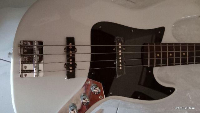 Bass Listrik / Elektrik Musicman Stingray white | Shopee Indonesia