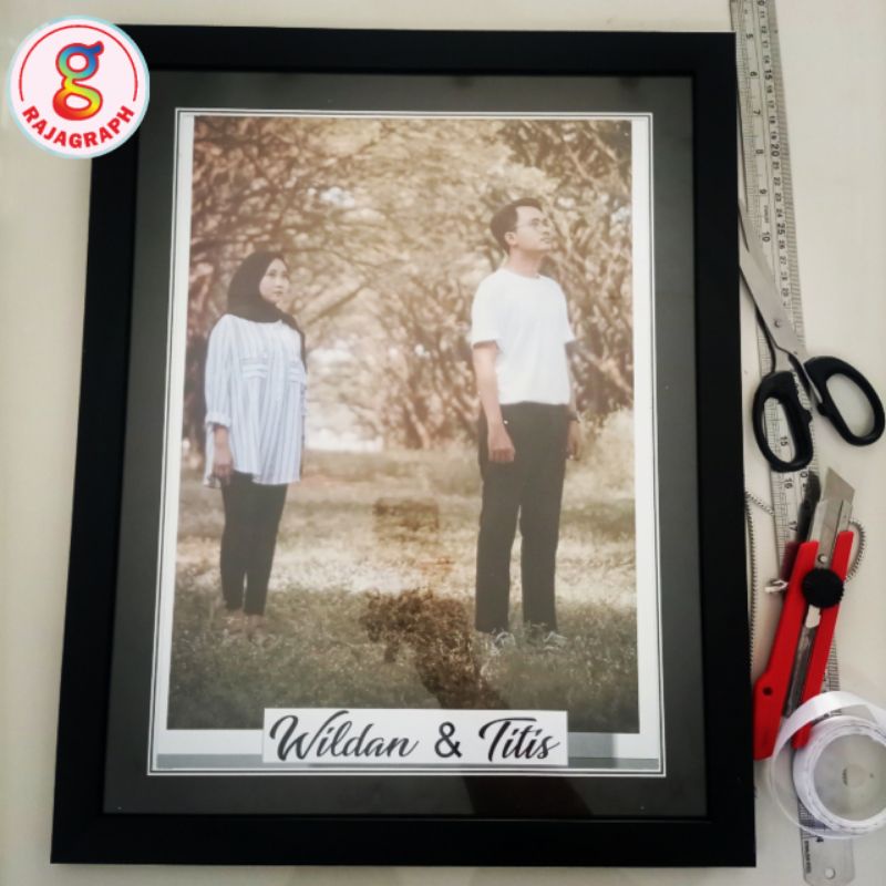 Jual Foto pre wedding pernikahan + pigura ukuran 12 Rs | Shopee Indonesia