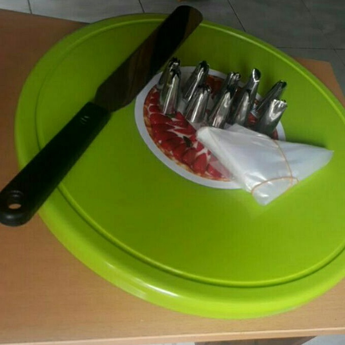 Jual ALAT DEKORASI KUE MEJA PUTAR SPUIT 10 MACAM PLASTIK SEGITIGA DAN ...