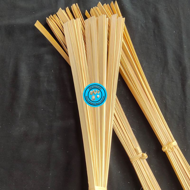 Jual bambu iratan bambu bahan anyaman kerajinan per ikat isi 35 lembar ...