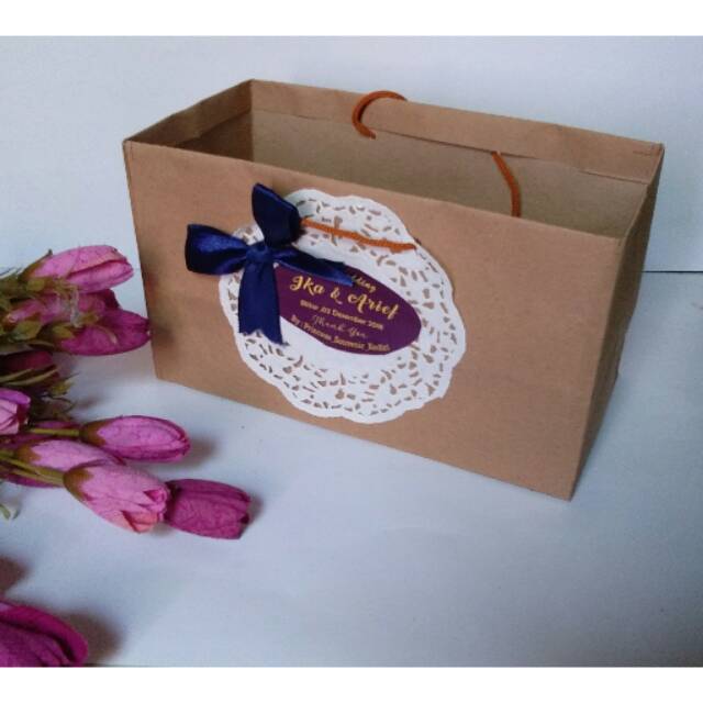 Jual Paper bag tempat cake 20x8x15 custom | Shopee Indonesia