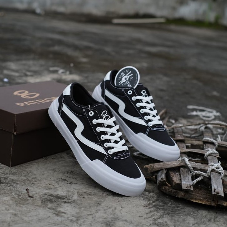 Jual Patrobas Ivan Low Black white Original | Shopee Indonesia