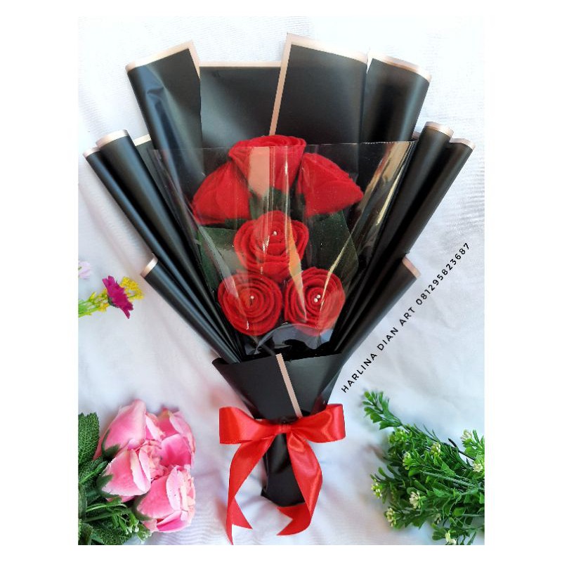 Jual buket bunga mawar flanel bagus murah untuk hadiah wisuda ...