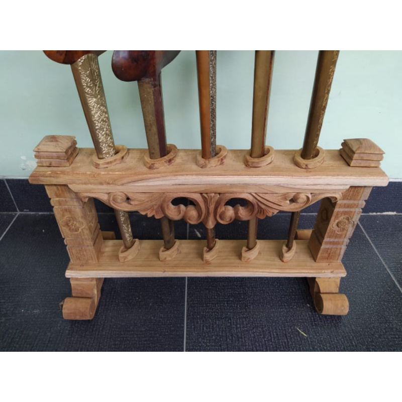 Jual Jagrak Tempat Keris Kayu Jati Ukir Minimalis Isi 5 Keris | Shopee ...