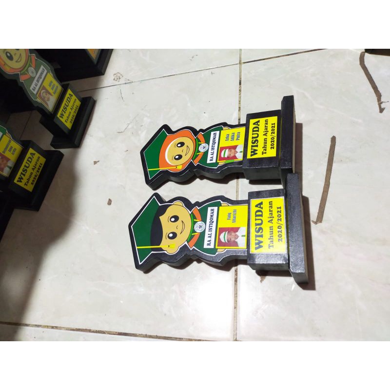 Jual Plakat Vandel WISUDA/BONEKA kayu JADI plus LABEL PAUD TK SD SMP ...