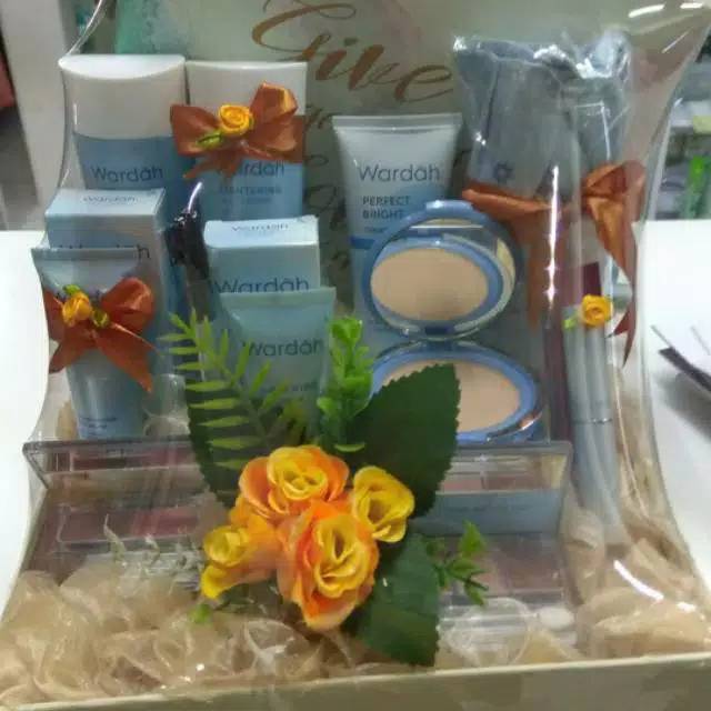 Jual PAKET WARDAH C (FREE BOX) | Shopee Indonesia