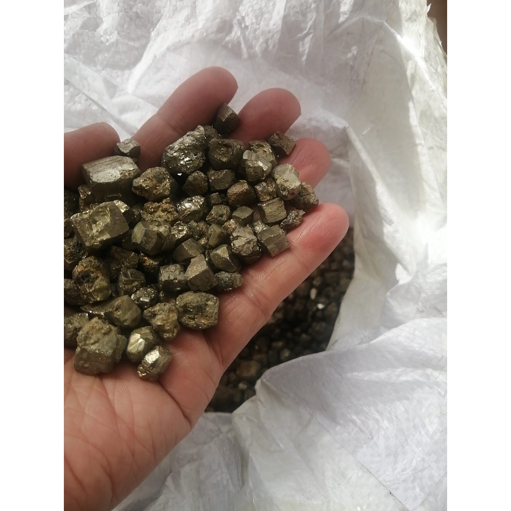 Jual Batu Pyrite Tumble 100 grams | Shopee Indonesia