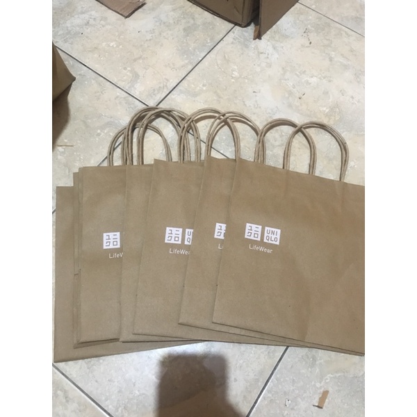 Jual Paper Bag Uniqlo ( ORIGINAL STORE ) | Shopee Indonesia