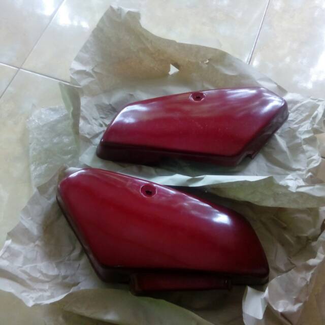 Jual Tutup aki dop aki kanan kiri set merah honda c700 supercub ...