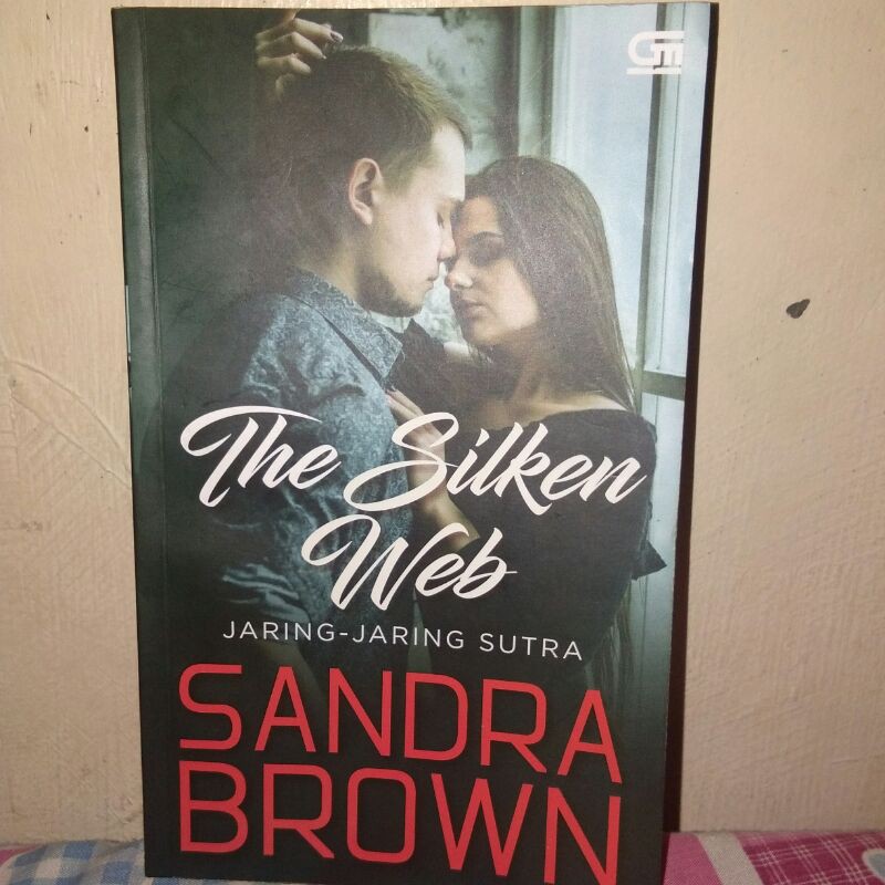 Jual Sandra Brown - The Silken Web (Jaring-Jaring Sutra) | Shopee Indonesia