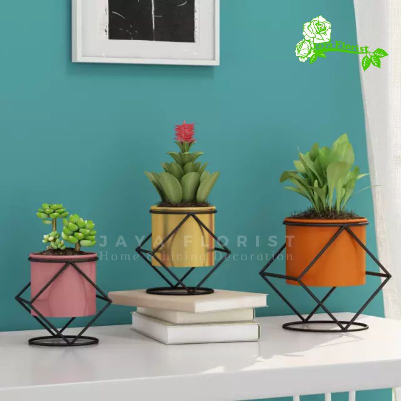 Jual Rak Pot Bunga Besi Meja Standing Pot Bunga Besi Unik Mini Standing ...