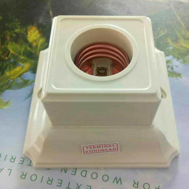 Fitting Lampu Tempel - Perumperindo.co.id