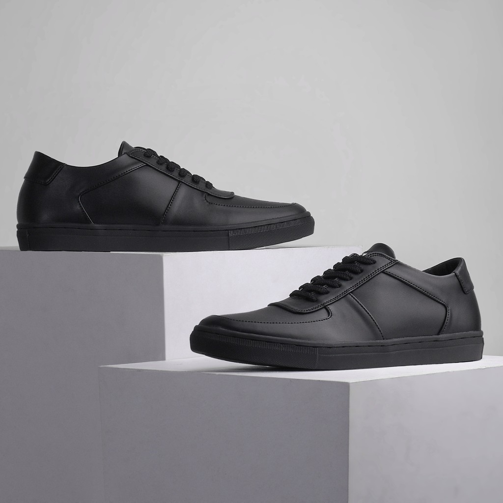 Jual Sepatu kets pria sporty sneakers hitam famo full Black | Shopee Indonesia