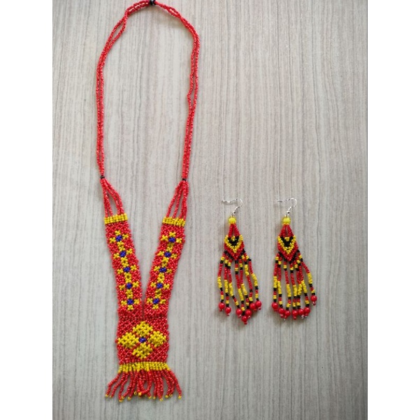 Jual satu set kalung V dan anting manik manik khas dayak anting manik ...