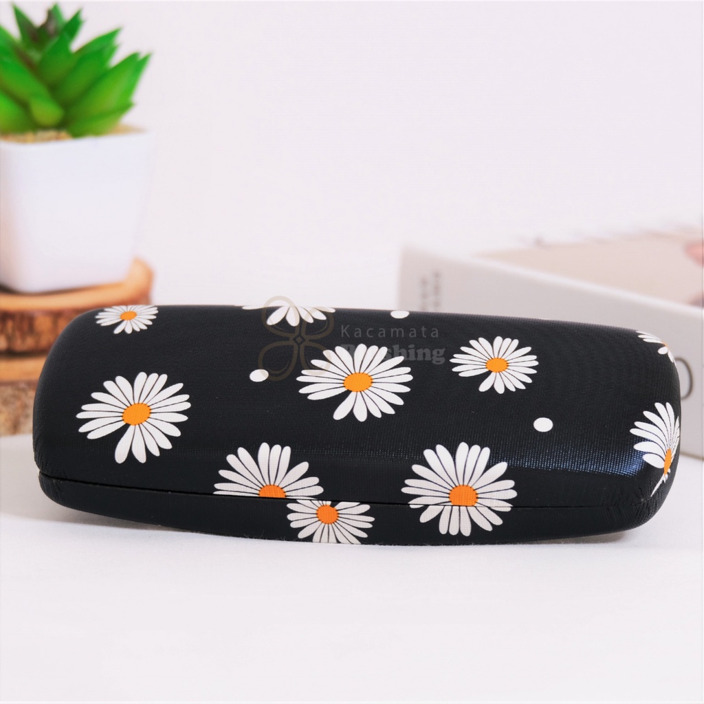 Jual CEPUK CASE KACAMATA DAISY (TEMPAT KACAMATA) | Shopee Indonesia