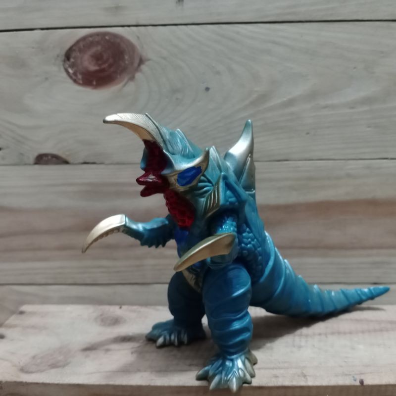 Jual figure recast bandai ultra monster super c.o.v cov ultraman gaia ...