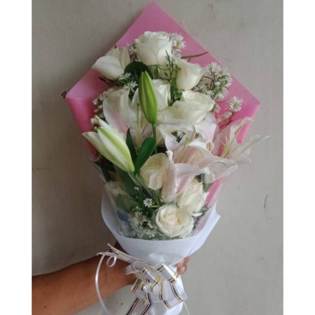 Jual Hand buket bunga mawar asli mix bunga Lily harum | Shopee Indonesia