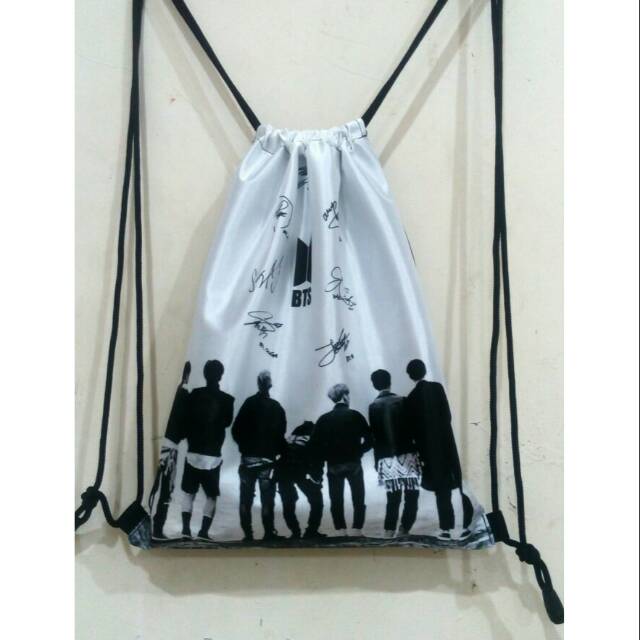 Tas Serut BTS White | Shopee Indonesia